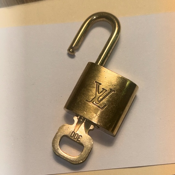Louis Vuitton | Accessories | Authentic Louis Vuitton Lock And Key 30 ...